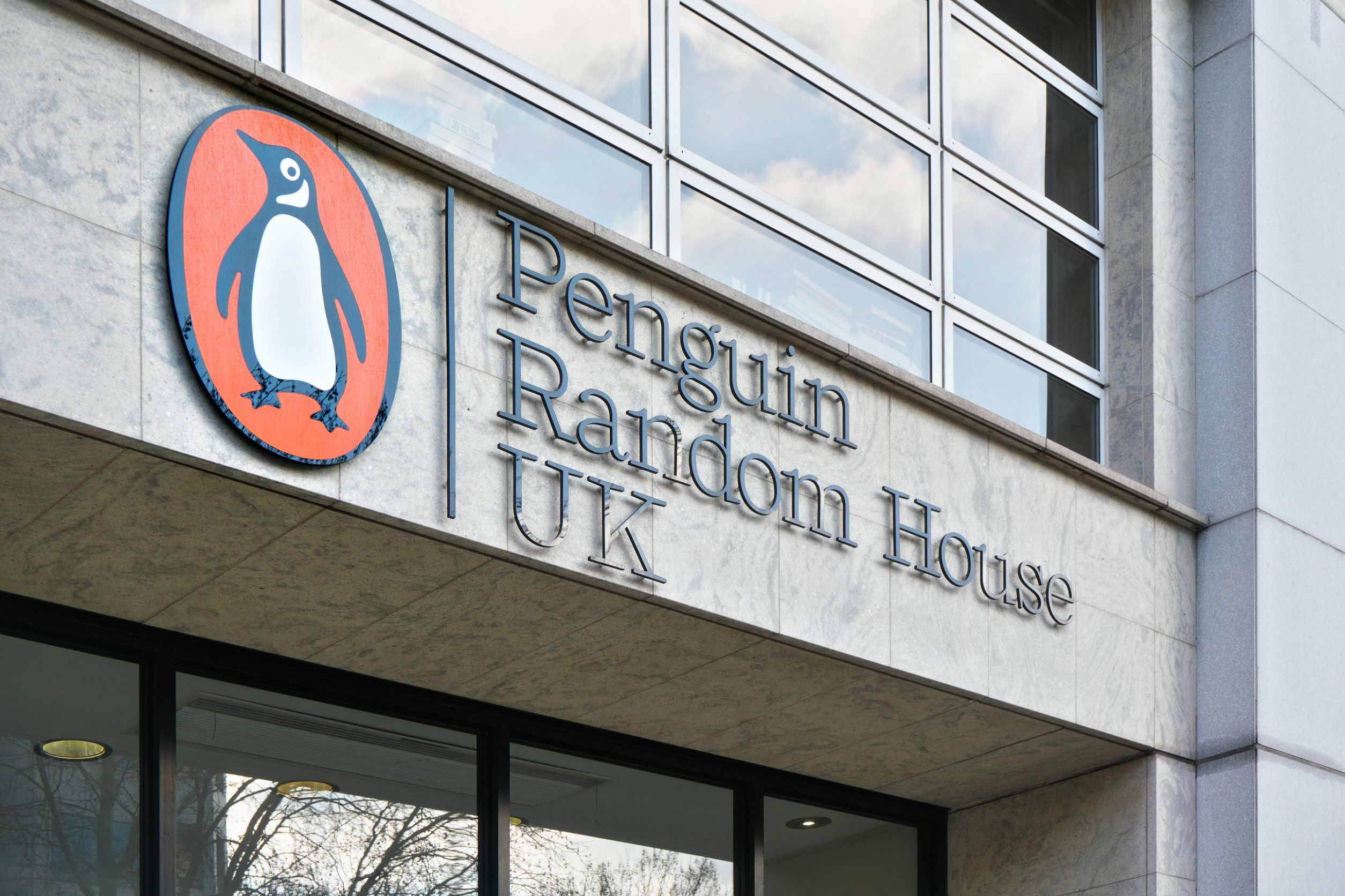 Penguin Random House impedirá que se usen sus libros para entrenar IA ...